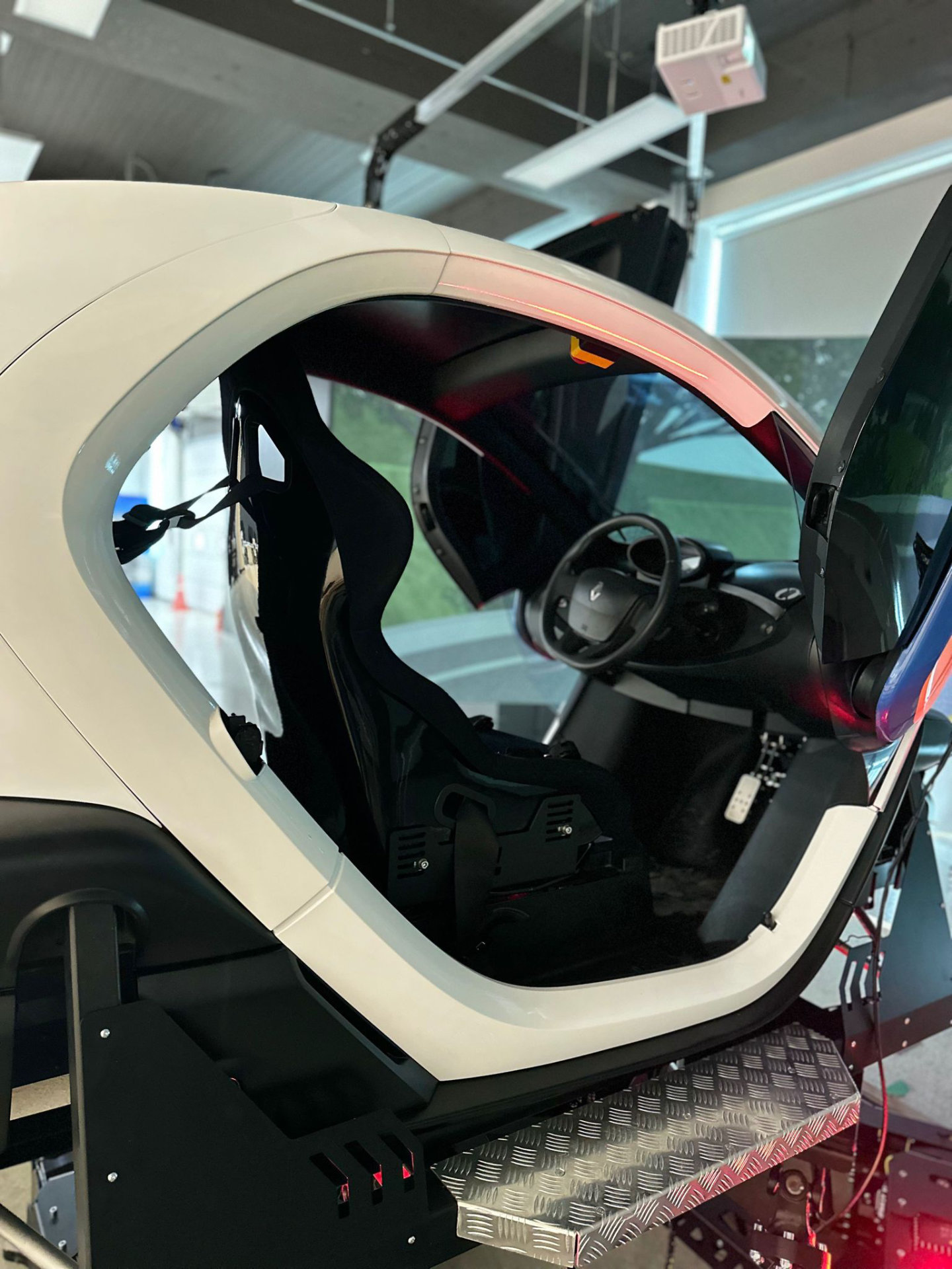 6DOF full cabin driving simulator - Motion Systems